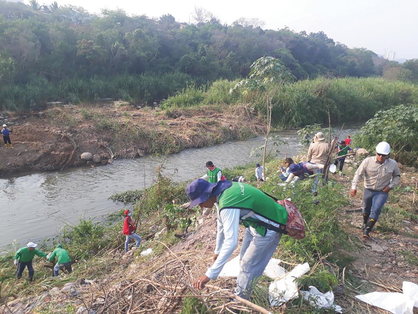 Rotarian helps clean rivers around the world | Rotary International