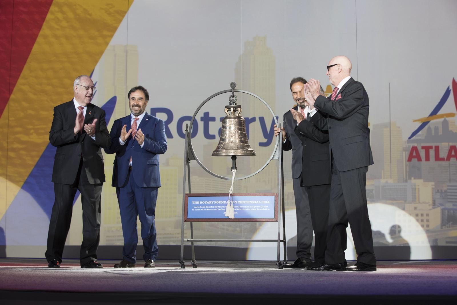 Les Marinelli fabrique une cloche en l'honneur du Rotary | Rotary ...