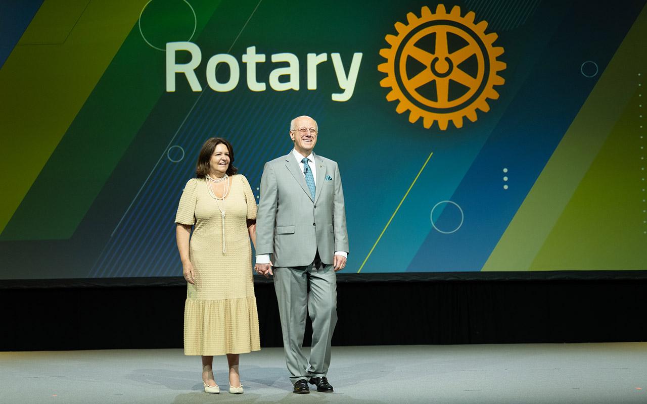 「よいことのために手を取りあおう」とデ・カマルゴ氏 | Rotary International