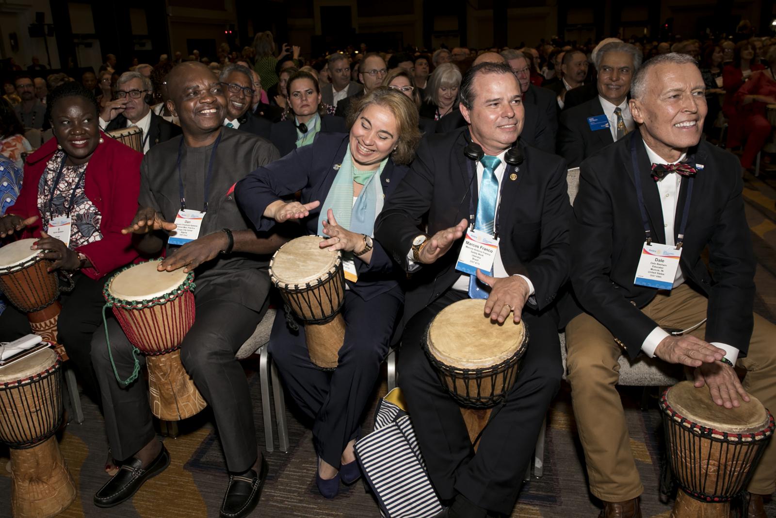 Lema do presidente do Rotary International, Barry Rassin | Rotary ...