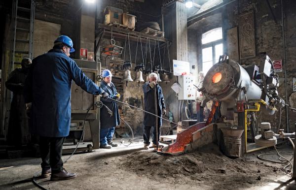 Marinellis make special centennial bell for Rotary | Rotary International