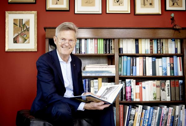 Business casual - Holger Knaack | Rotary International